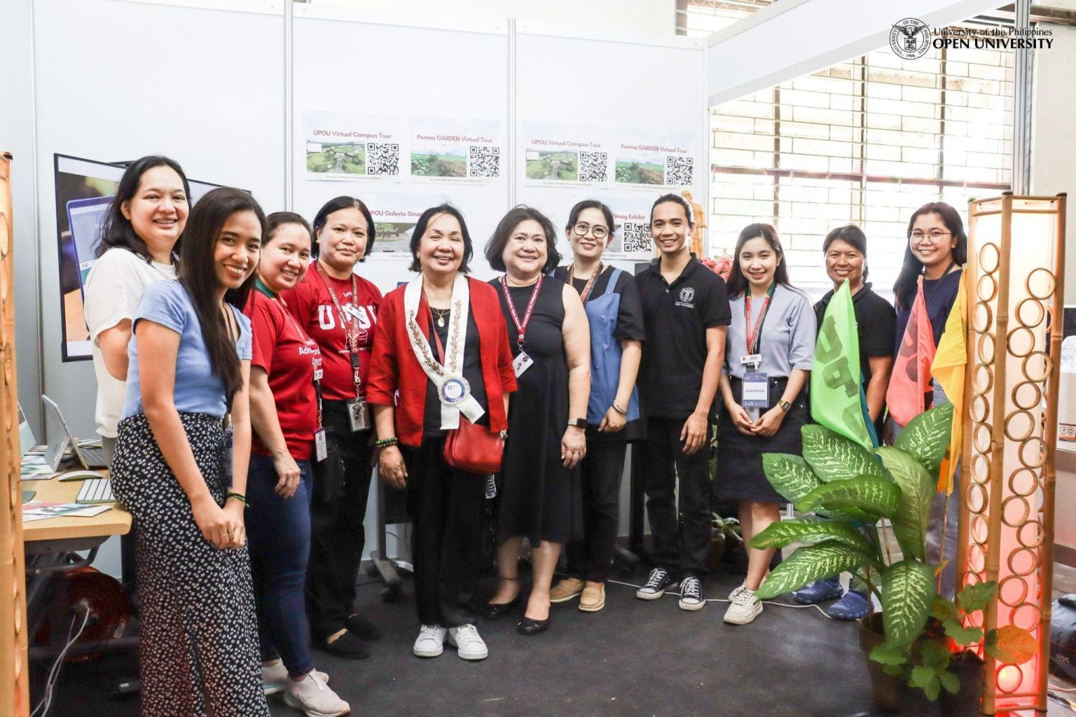 UPOU Showcases Virtual Reality Projects in SyenSaya Booth - University ...